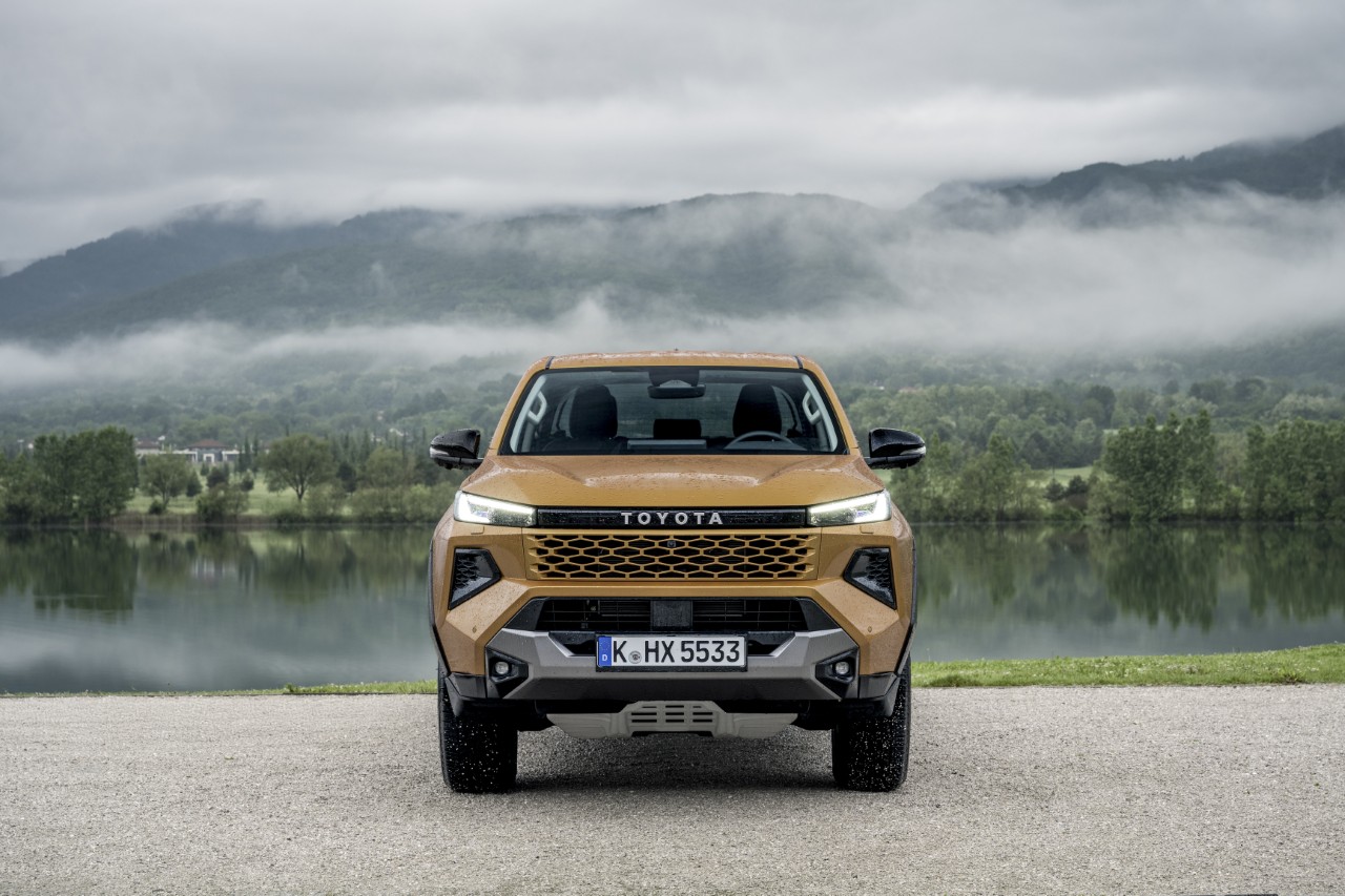 Mild-hybridní Toyota Hilux v Česku startuje pod milionem korun ...