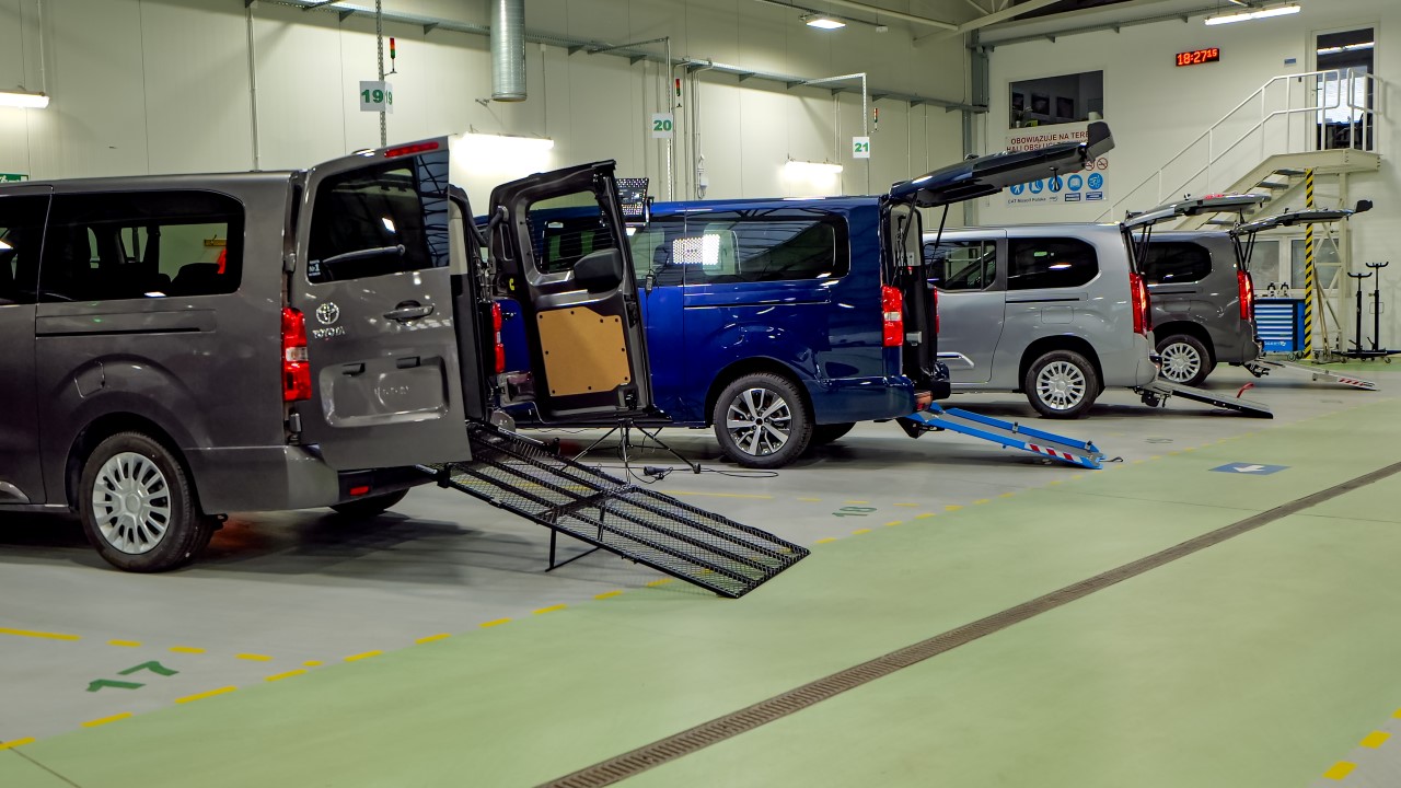 Toyota PROACE CITY Verso z zabudową do przewozu osób poruszających się ...